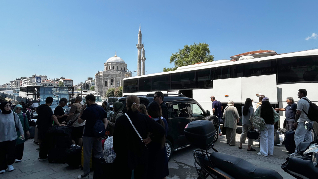 İranlılar ülkelerine karadan dönüyor